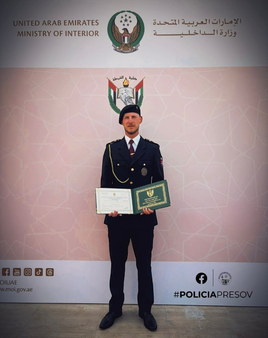 Prešovský policajt úspešne absolvoval štúdium v Abú Zabí ...
